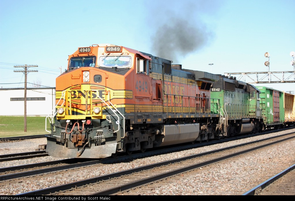 BNSF 4949 & 6842
